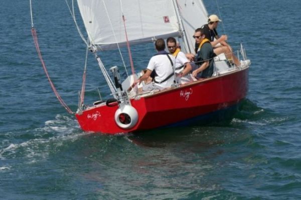 Innovative electric thrusters combining performance and ease of integration