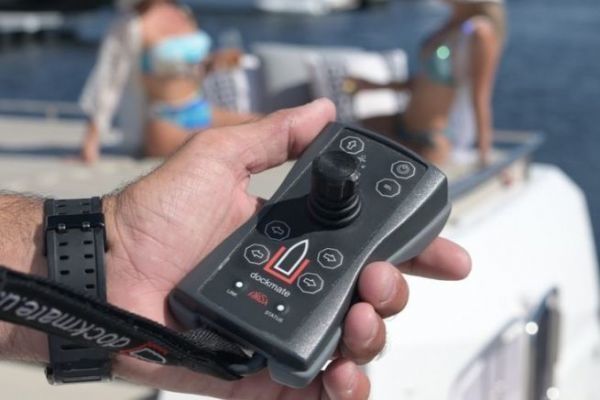 Dockmate: Make boat maneuvering easier with a remote control